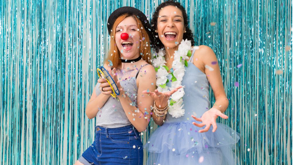 Winter Party Ideas: How to Throw A Summer-Themed Party During Winter ...
